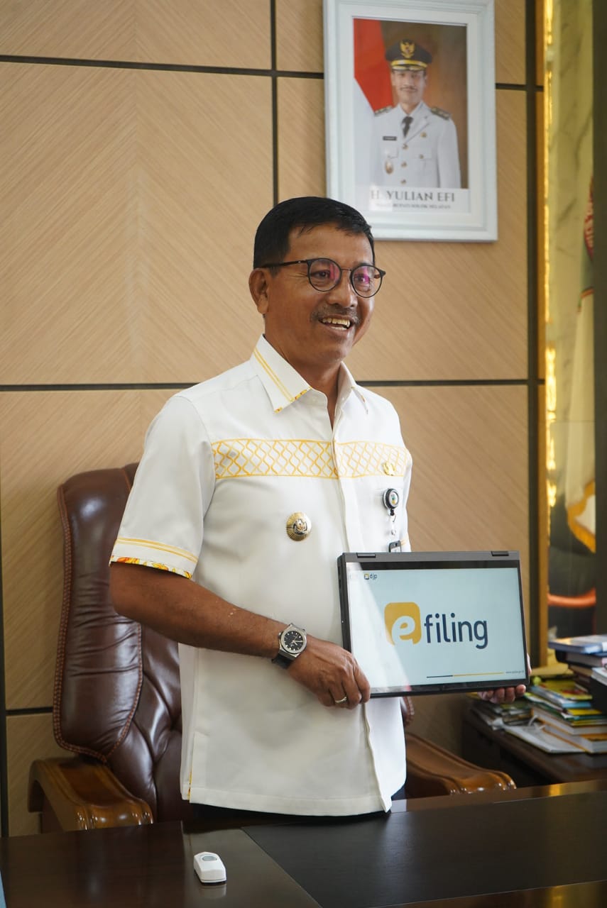 Bupati Solok Selatan H. Khairunas Pionir Pelaporan SPT Tahunan Secara Online – LacakPos.co.id