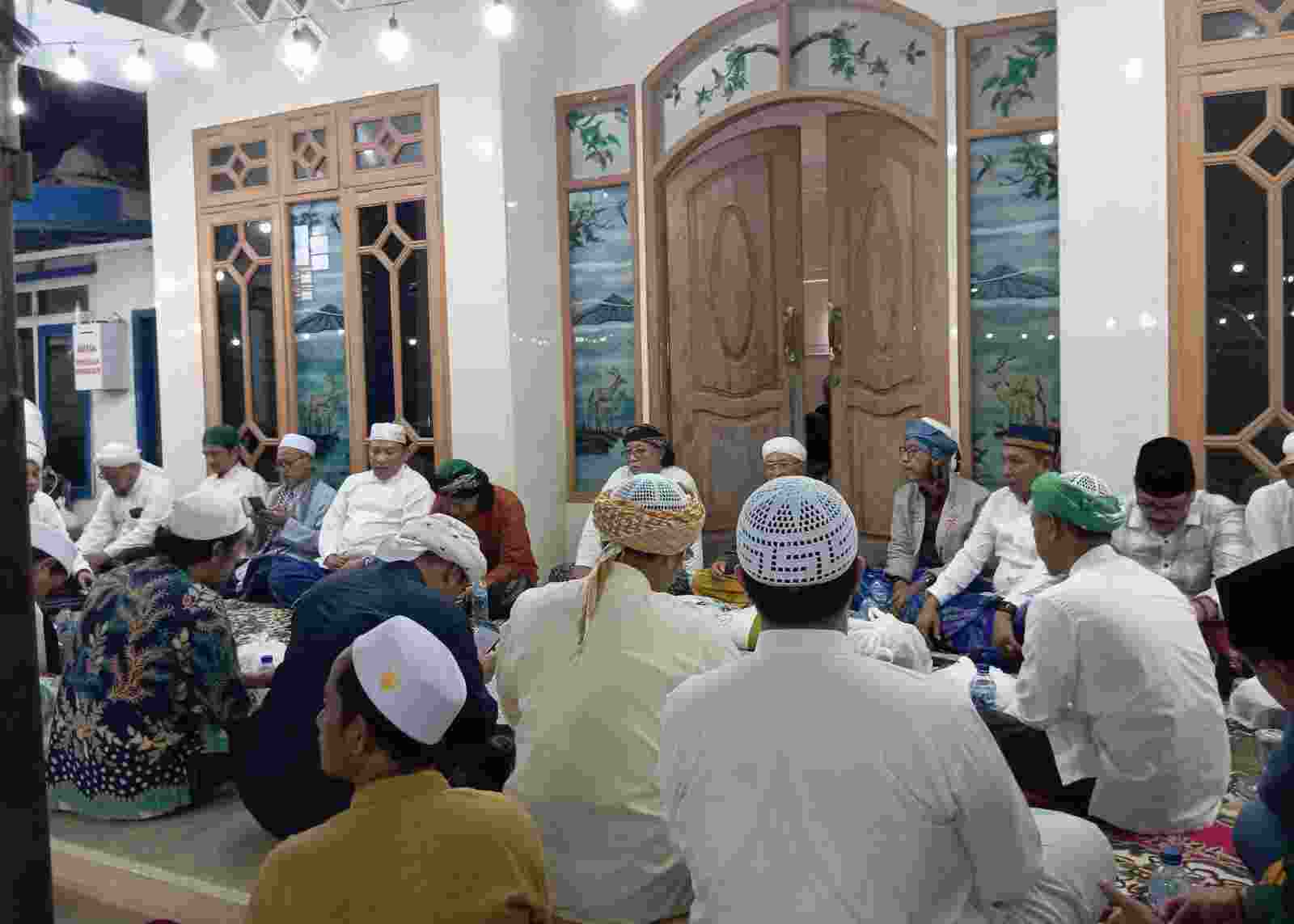 Hari Ke-7, Bupati Sampang Bersama Ribuan Warga Berbaur Panjatkan Do’a ...